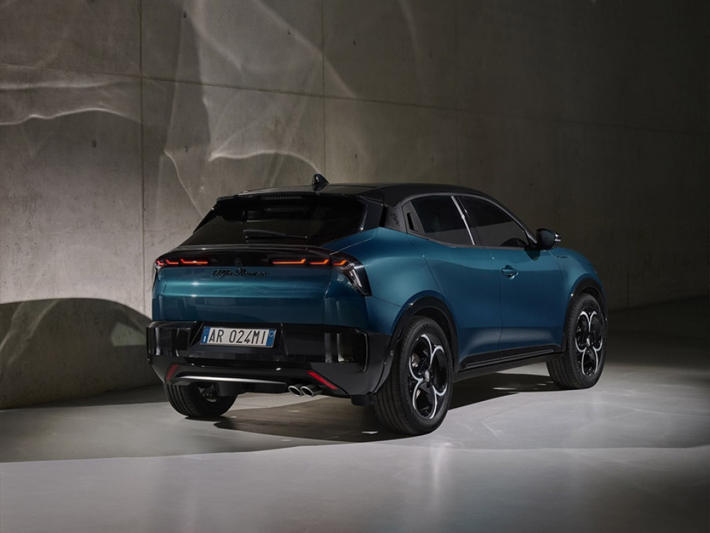 De beste zakelijke leasedeal voor Alfa Romeo Junior 1.2t mhev ibrida ...