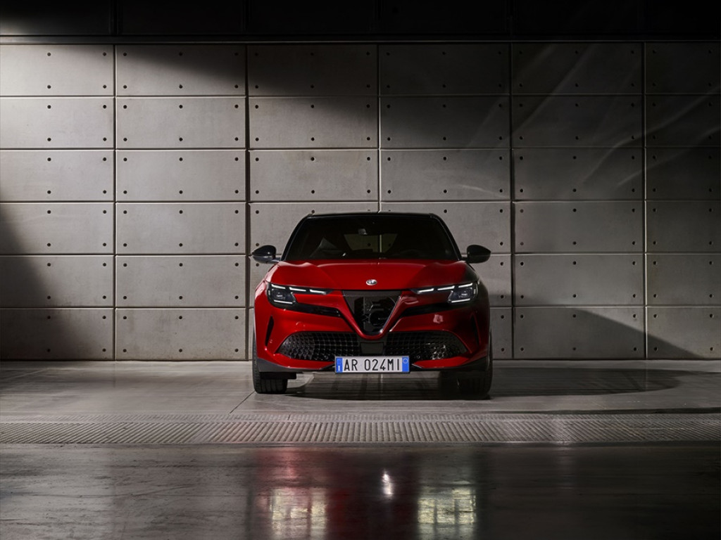 De beste zakelijke leasedeal voor Alfa Romeo Junior 1.2t mhev ibrida q4 ...